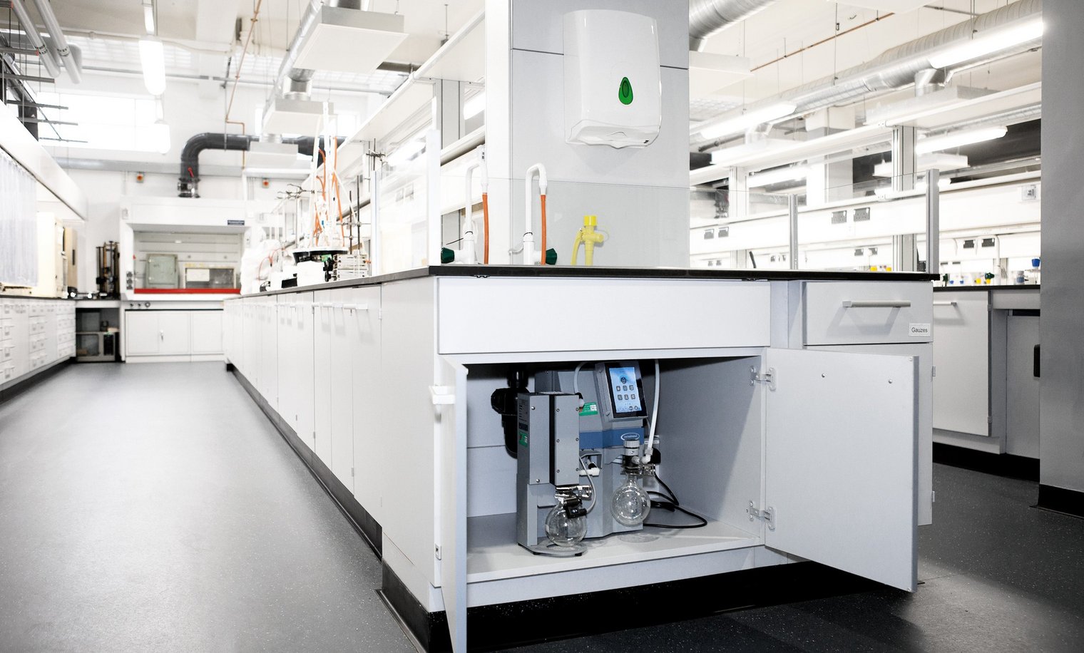 Chemistry Lab and Industry – Vacuum Pumps | VACUUBRAND